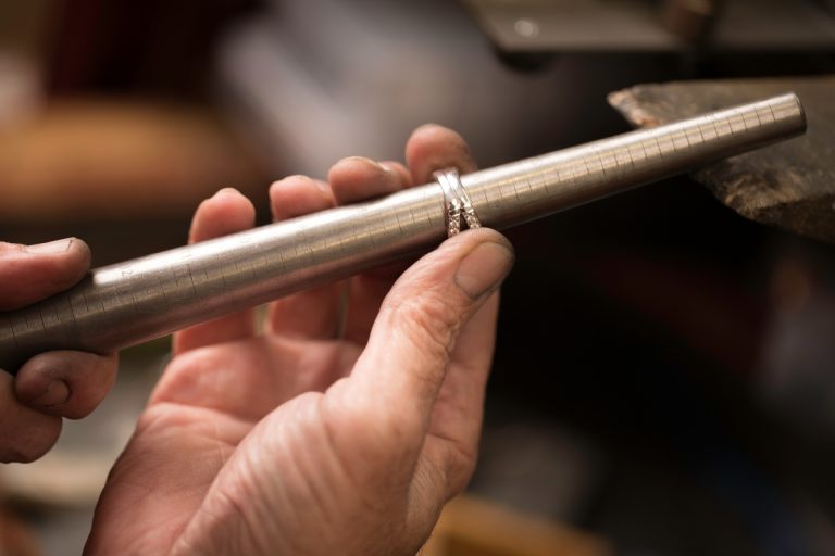 How to Measure Your Smart Ring Size at Home Without Sizing Kit